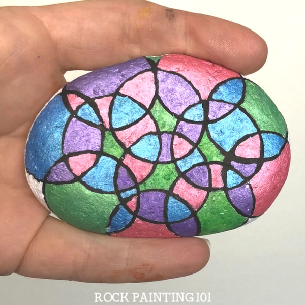 How to draw a perfect circle to make amazing rocks - Rock Painting 101