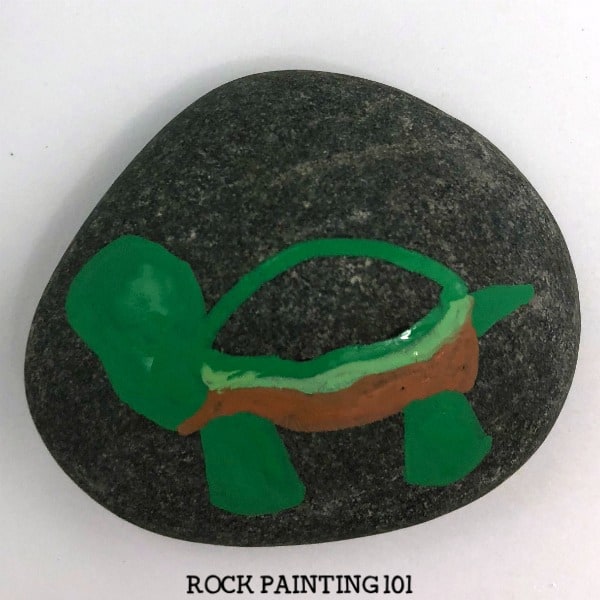 How to easily paint a turtle to make a fun rock - Rock Painting 101