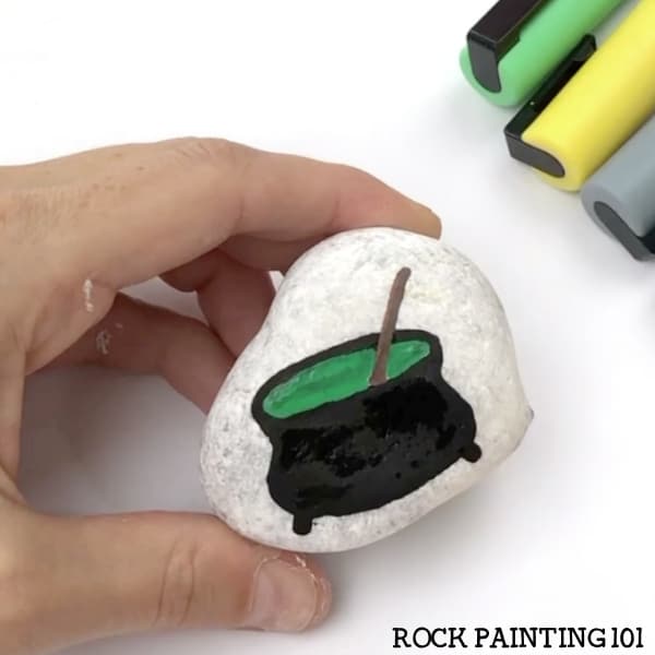 How to paint a cauldron for amazing Halloween rocks - Rock Painting 101