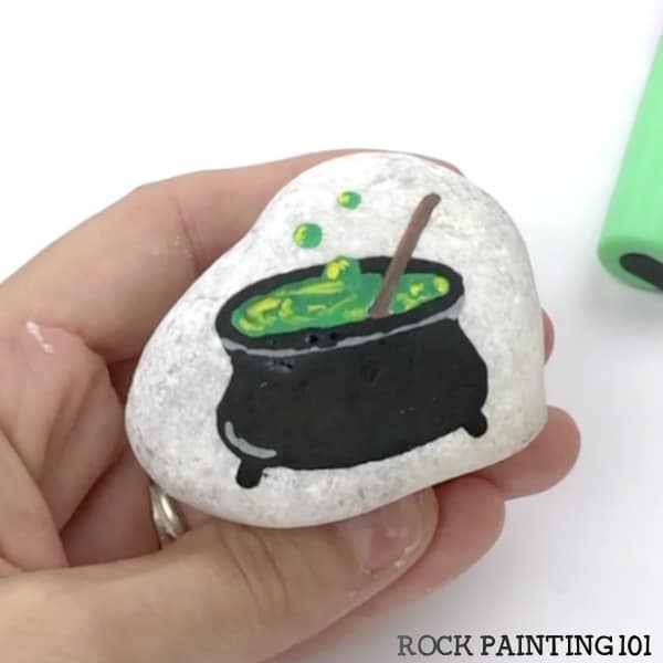 How to paint a cauldron for amazing Halloween rocks - Rock Painting 101