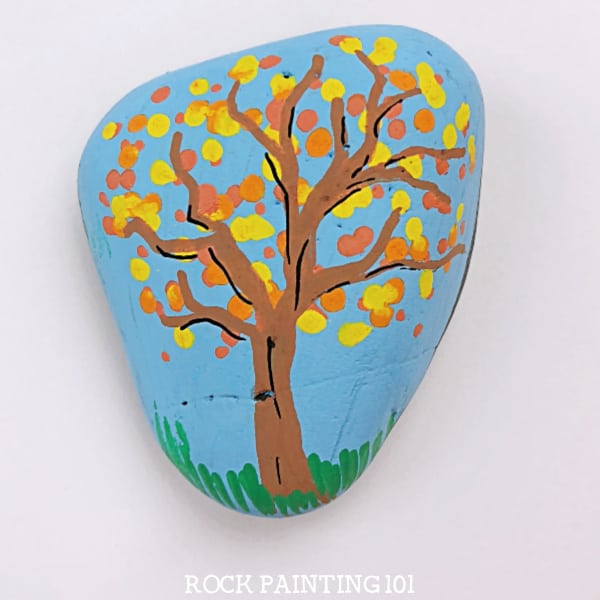 How to use dot painting to make beautiful fall trees - Rock Painting 101