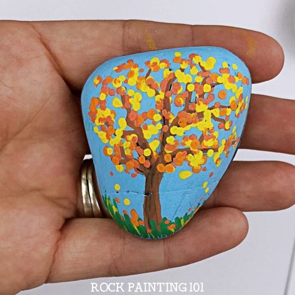 How to use dot painting to make beautiful fall trees - Rock Painting 101