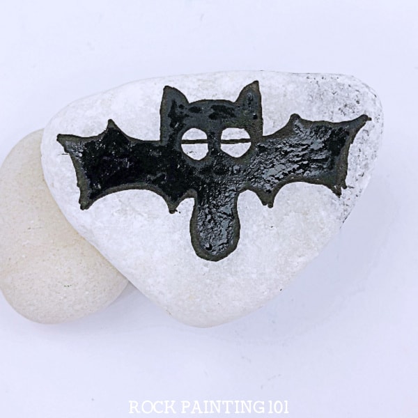 How to paint a bat for amazing Halloween rocks - Rock Painting 101