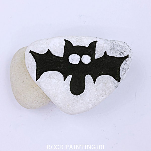 How to paint a bat for amazing Halloween rocks - Rock Painting 101