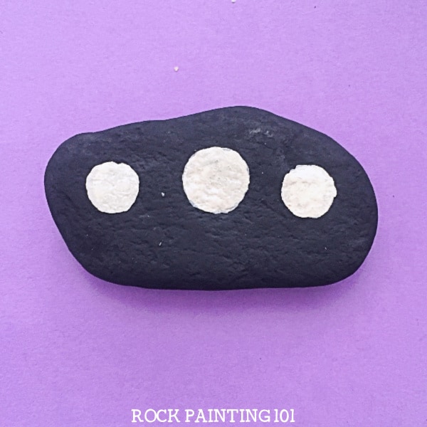 How to paint a singing angel to make a fun painted rock