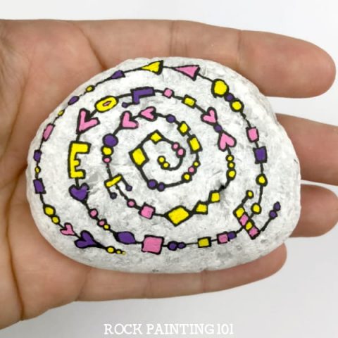 How to draw a spiral zendangle pattern on a rock - Rock Painting 101
