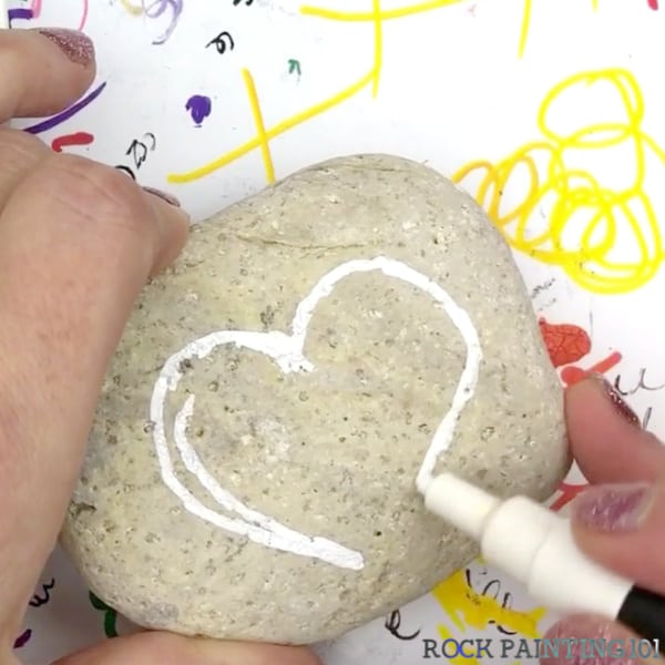 How to paint an ombre background on a rock - Rock Painting 101