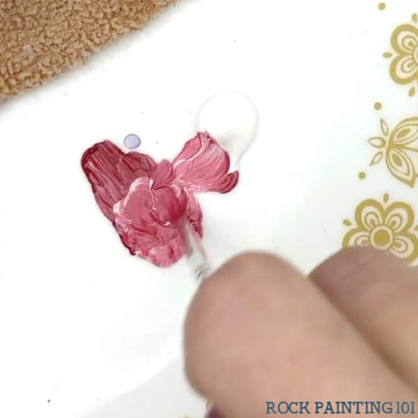 How to paint an ombre background on a rock - Rock Painting 101