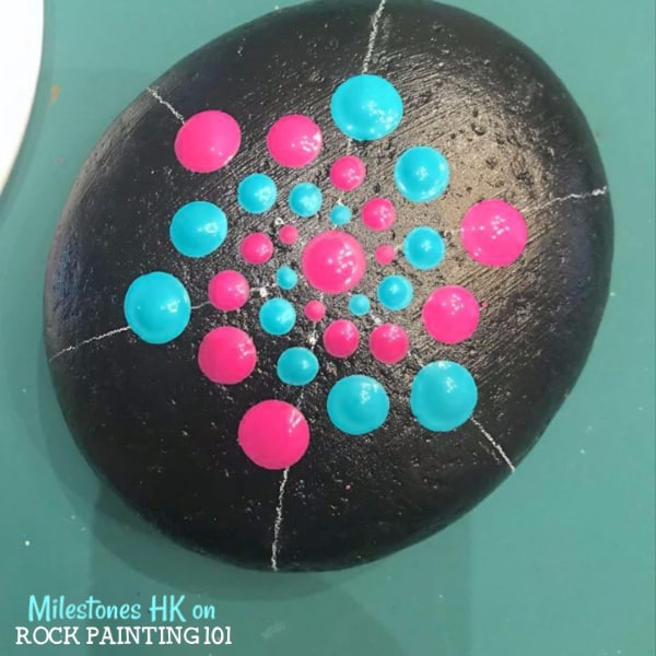 How to easily make a spiral dot painted rock - Rock Painting 101