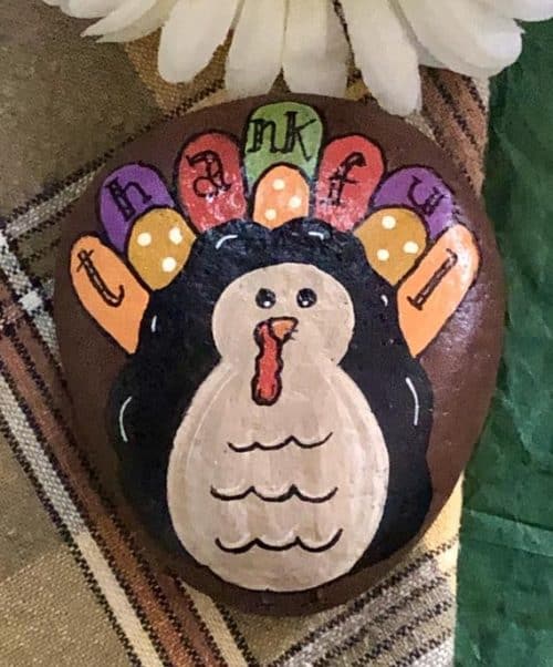 18 easy turkey painted rocks to create this Thanksgiving