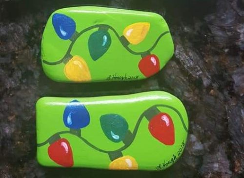 9 easy ideas for Christmas lights painted on rocks - Rock Painting 101